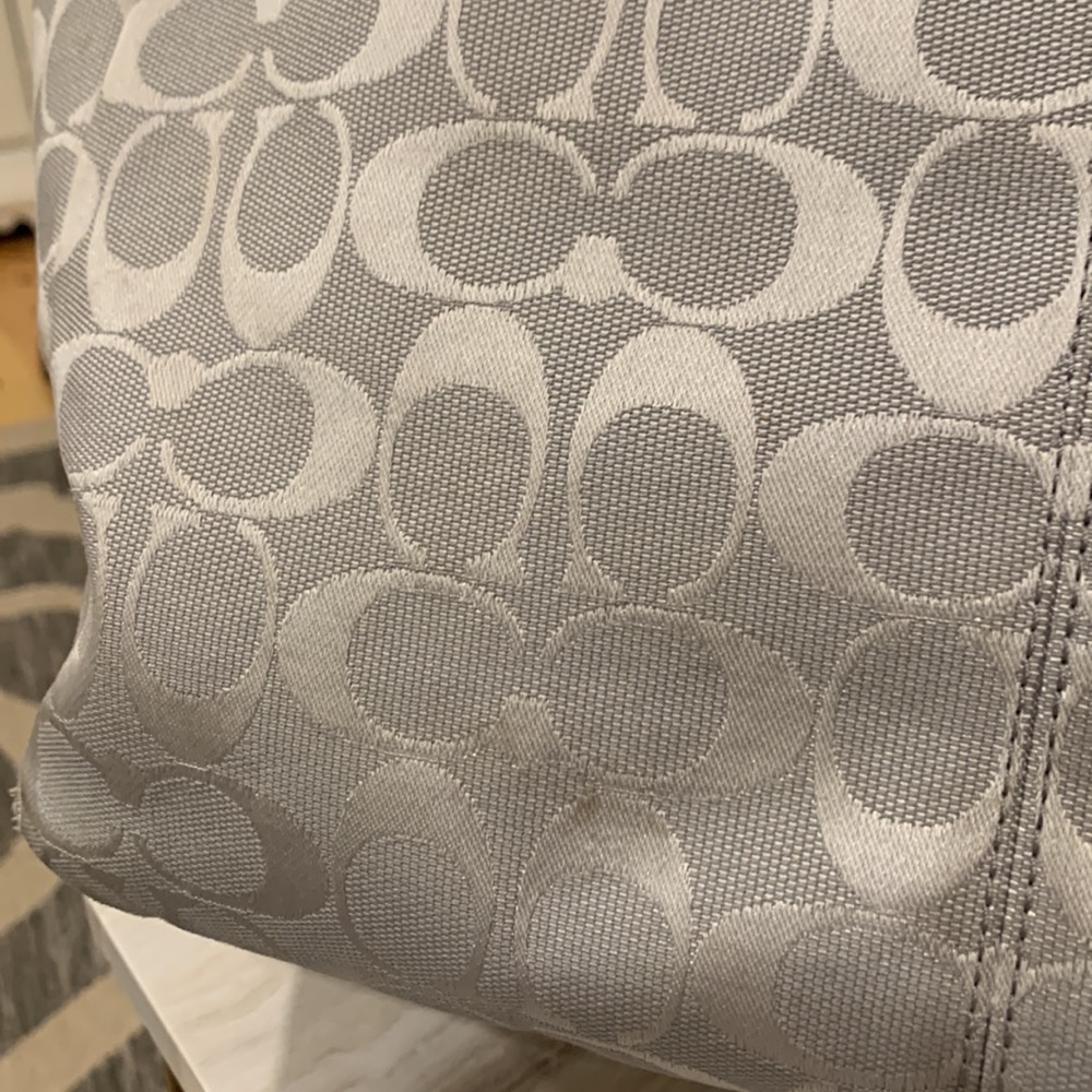 Coach Signature Logo Tote - Gem